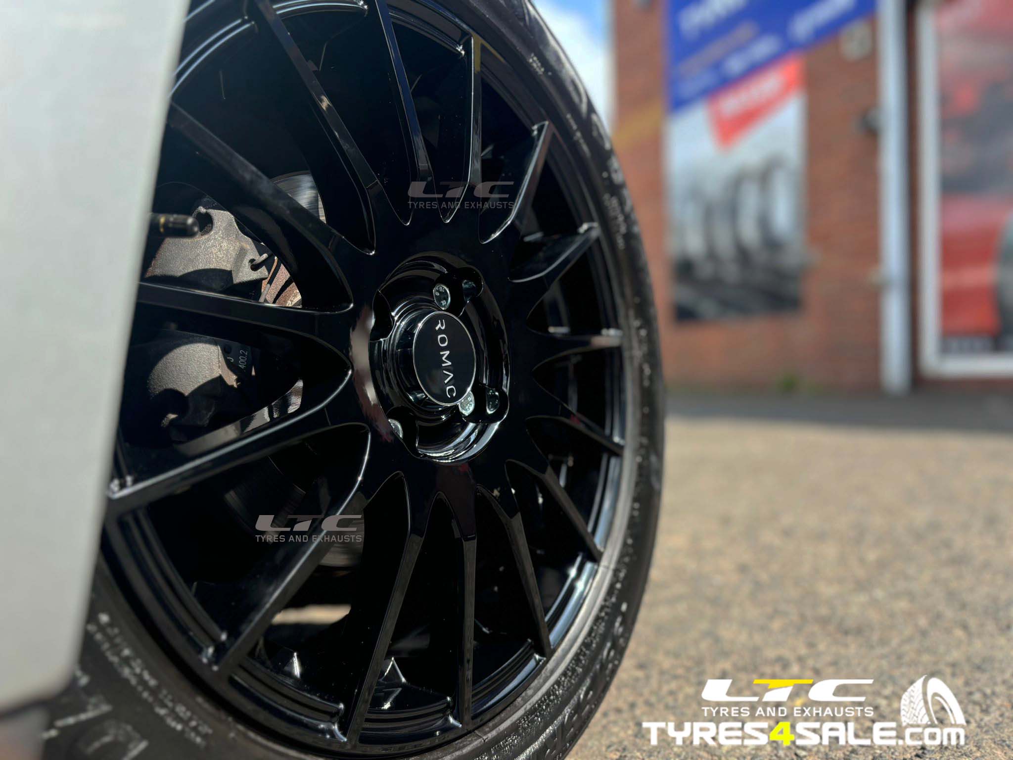 Romac Pulse 16" Alloy Wheels Gloss Black for Renault Clio